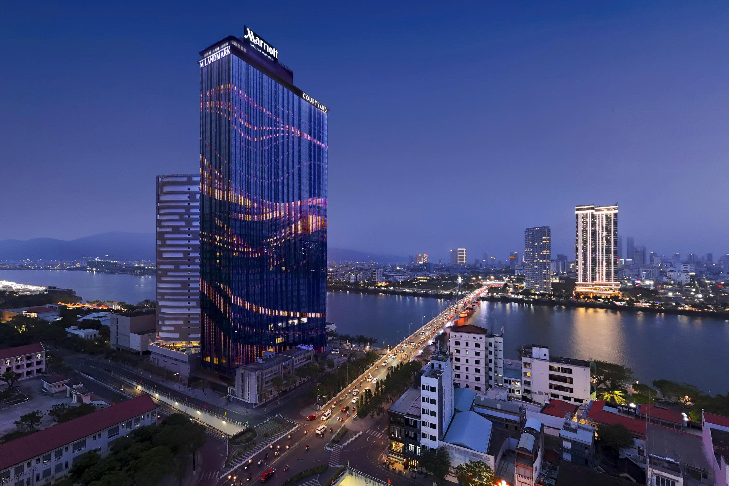 Khách sạn Courtyard by Marriott Danang Han River - điểm nhấn kiến trúc ...